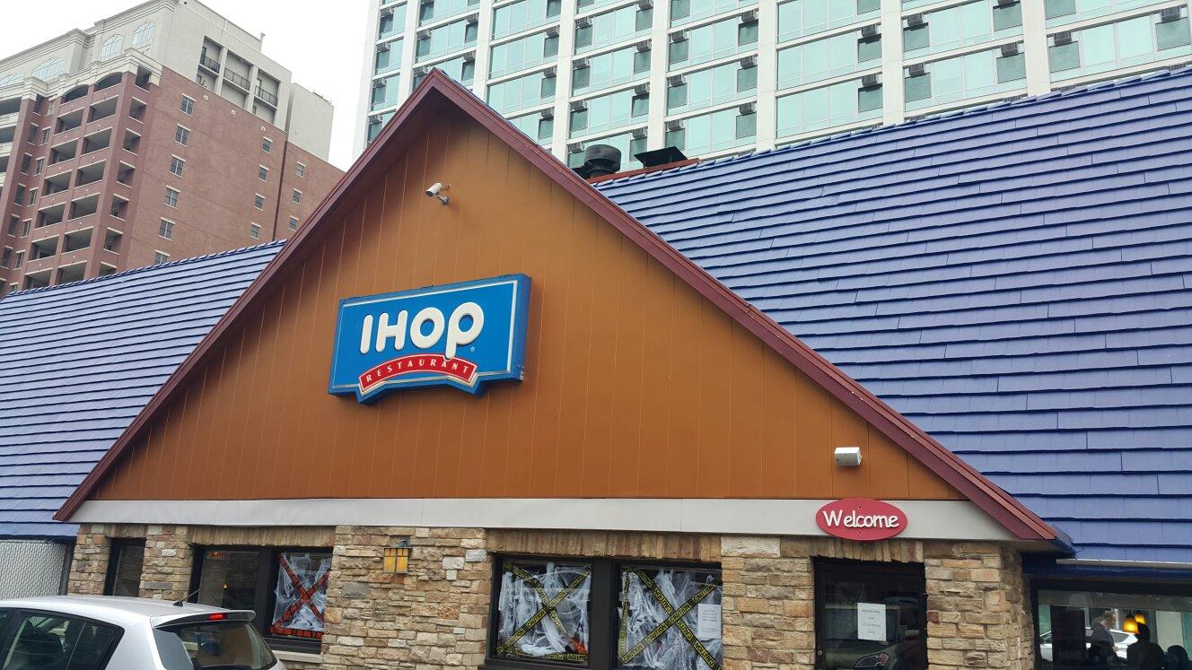 FORD CITY MALL - Chicago IL - Hours, Directions, Reviews - Loc8NearMe