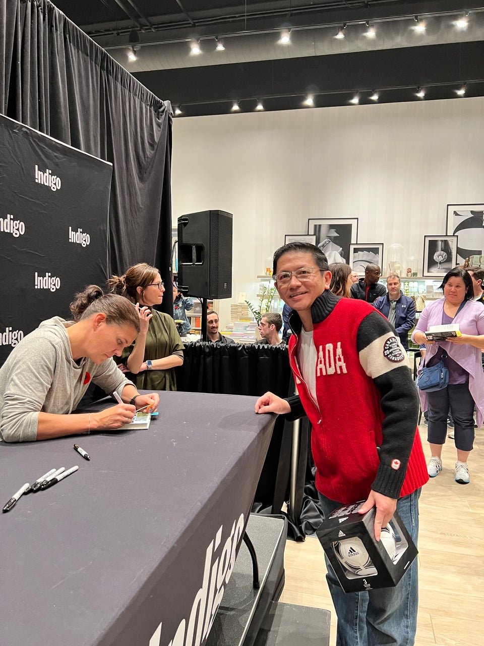 INDIGO - OSHAWA CENTRE - Oshawa ON - Hours, Directions, Reviews ...