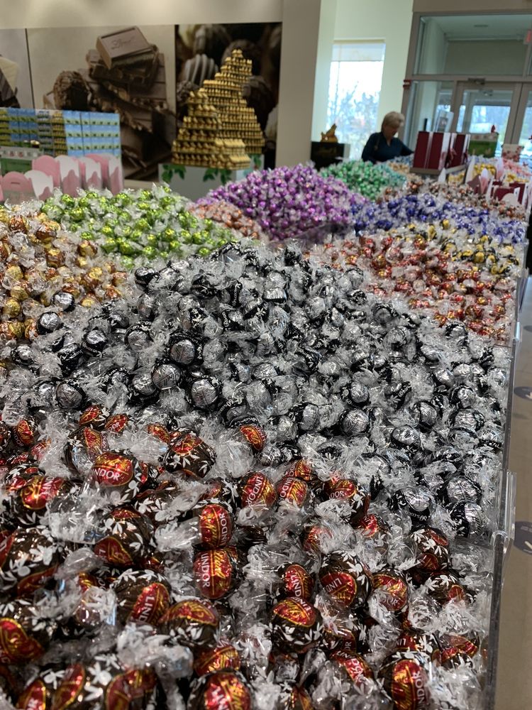 LINDT CHOCOLATE SHOP - Carlisle PA - Hours, Directions, Reviews ...