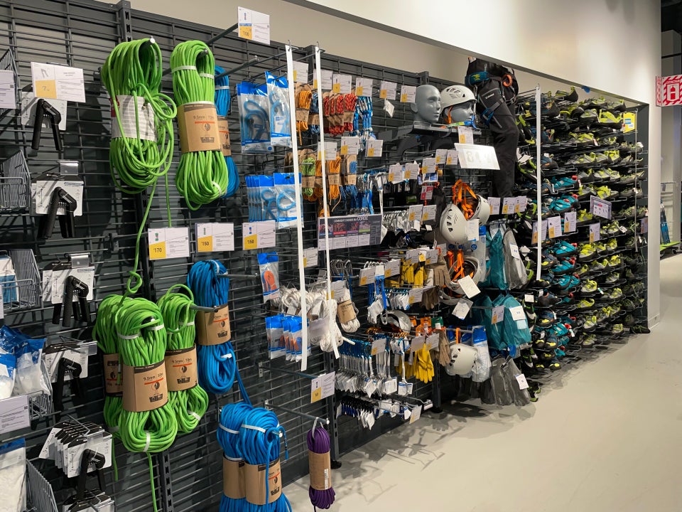 DÉCATHLON CENTRE EATON - Montreal QC - Hours, Directions, Reviews ...