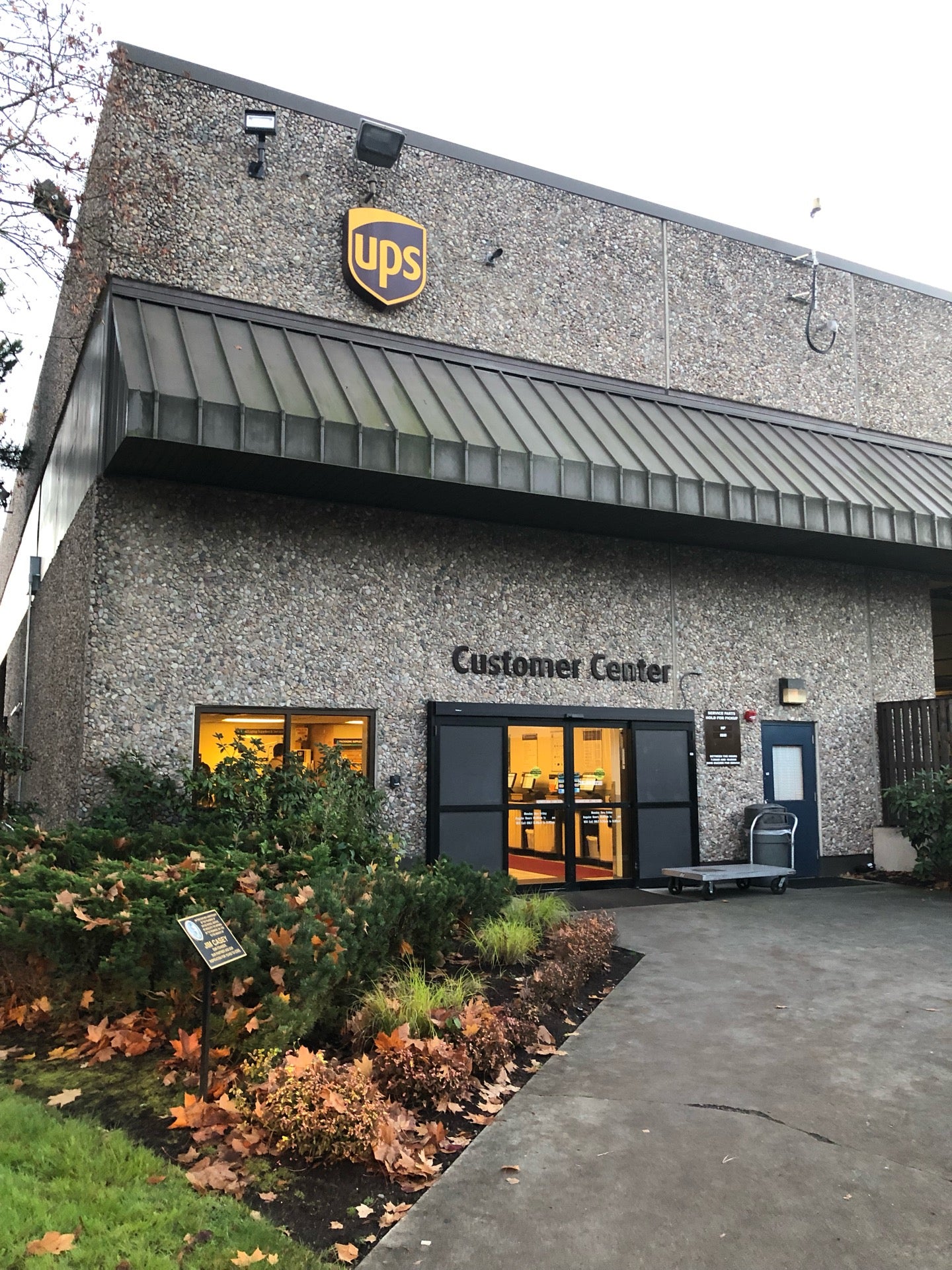 UPS CUSTOMER CENTER - 18001 NE Union Hill Rd, Redmond WA - Hours ...